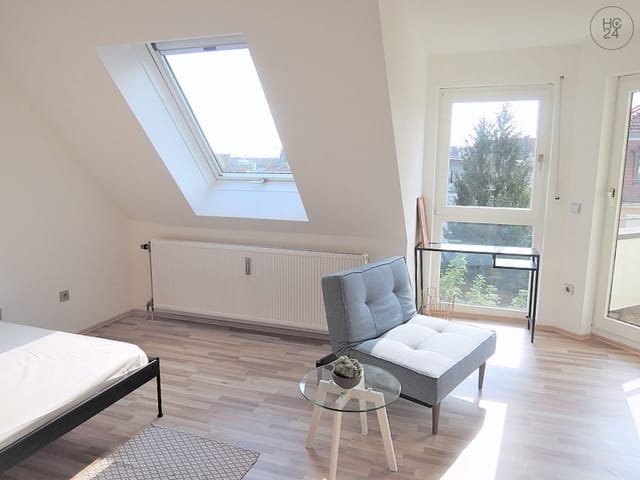 Schön möblierte Wohnung mit Balkon und Stellplatz in St.-Jobst